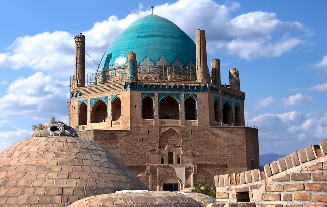 Turko-Iranica: The Shifting Faces of Iranian Azerbaijan and its Idiom ...